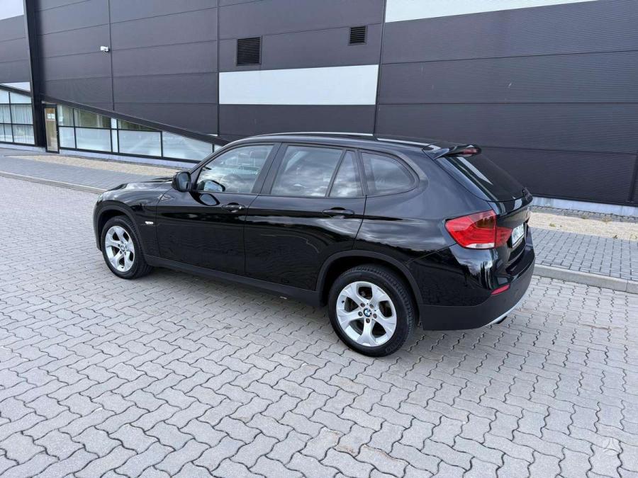 Black BMW X1 2011 in Panevezys, with an engine capacity of 2.00 L and mileage of 263 thousand km for 5500 €, photo 16 on AUTOMOTO.COM.LV