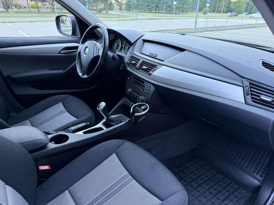 Black BMW X1 2011 in Panevezys, with an engine capacity of 2.00 L and mileage of 263 thousand km for 5500 €, photo 21 on AUTOMOTO.COM.LV