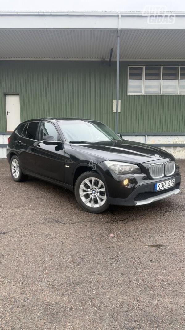 Black BMW X1 2011 in Vilnius, with an engine capacity of 2.00 L and mileage of 290 thousand km for 5500 €, photo 1 on AUTOMOTO.COM.LV