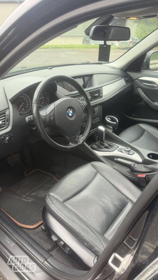 Black BMW X1 2011 in Vilnius, with an engine capacity of 2.00 L and mileage of 290 thousand km for 5500 €, photo 10 on AUTOMOTO.COM.LV