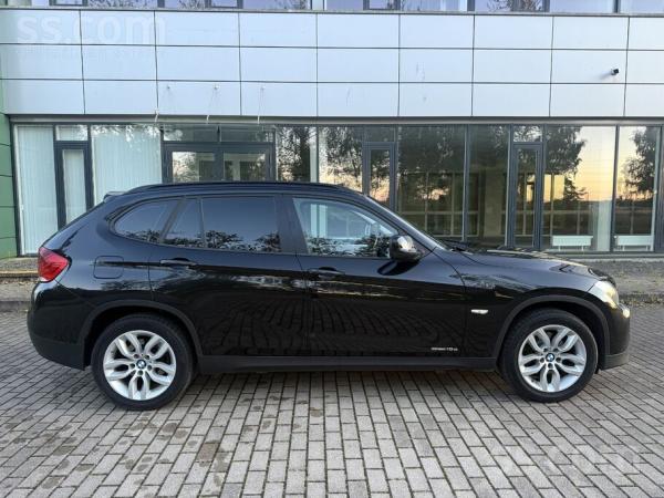 Black BMW X1 2011 in Tukums, with an engine capacity of 2.00 L and mileage of 333 thousand km for 6750 €, photo 5 on AUTOMOTO.COM.LV