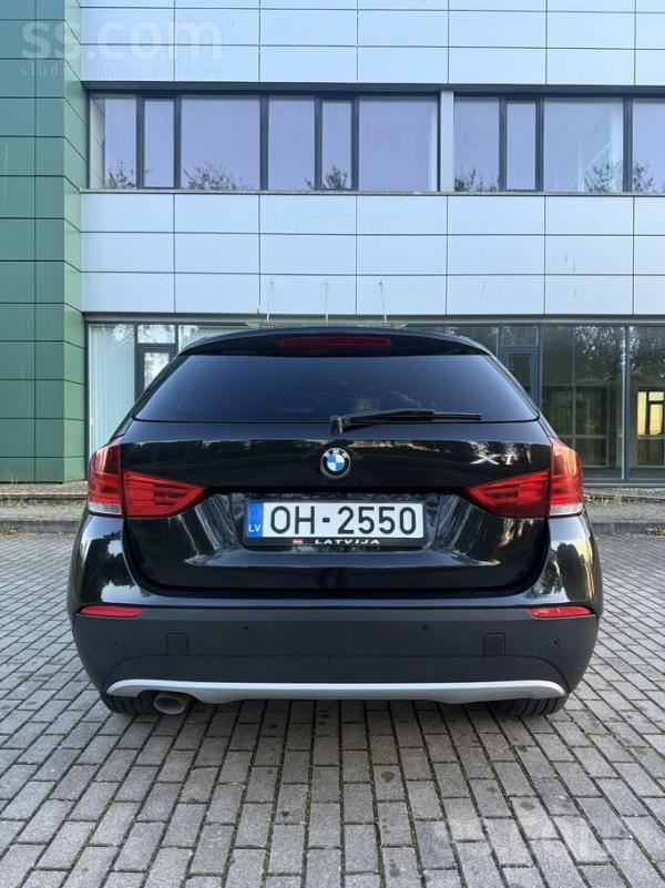 Black BMW X1 2011 in Tukums, with an engine capacity of 2.00 L and mileage of 333 thousand km for 6750 €, photo 6 on AUTOMOTO.COM.LV