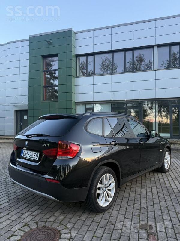 Black BMW X1 2011 in Tukums, with an engine capacity of 2.00 L and mileage of 333 thousand km for 6750 €, photo 8 on AUTOMOTO.COM.LV