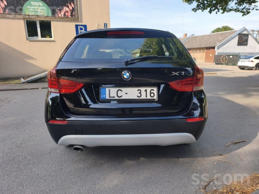 Black BMW X1 2011 in Cesis, with an engine capacity of 2.00 L and mileage of 262 thousand km for 6900 €, photo 8 on AUTOMOTO.COM.LV