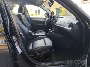 Black BMW X1 2011 in Cesis, with an engine capacity of 2.00 L and mileage of 262 thousand km for 6900 €, photo 10 on AUTOMOTO.COM.LV