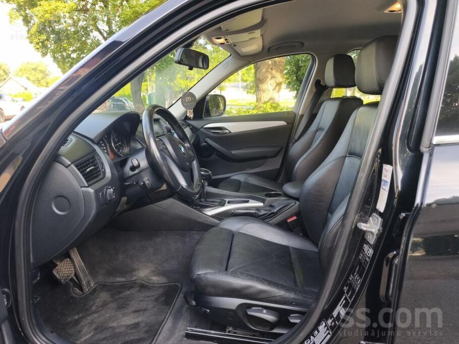 Black BMW X1 2011 in Cesis, with an engine capacity of 2.00 L and mileage of 262 thousand km for 6900 €, photo 12 on AUTOMOTO.COM.LV