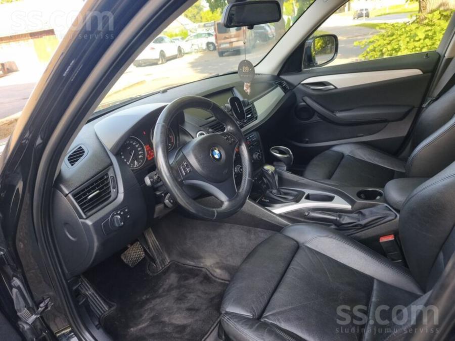 Black BMW X1 2011 in Cesis, with an engine capacity of 2.00 L and mileage of 262 thousand km for 6900 €, photo 13 on AUTOMOTO.COM.LV
