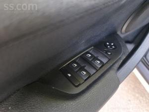 Black BMW X1 2011 in Cesis, with an engine capacity of 2.00 L and mileage of 262 thousand km for 6900 €, photo 18 on AUTOMOTO.COM.LV