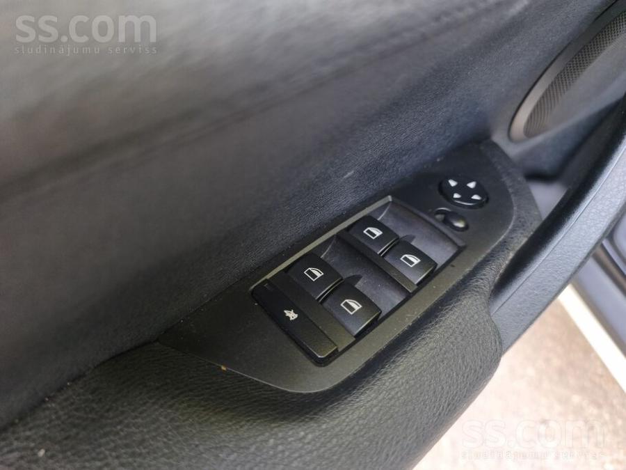 Black BMW X1 2011 in Cesis, with an engine capacity of 2.00 L and mileage of 262 thousand km for 6900 €, photo 18 on AUTOMOTO.COM.LV