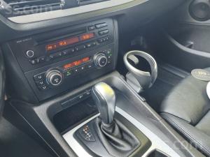 Black BMW X1 2011 in Cesis, with an engine capacity of 2.00 L and mileage of 262 thousand km for 6900 €, photo 19 on AUTOMOTO.COM.LV