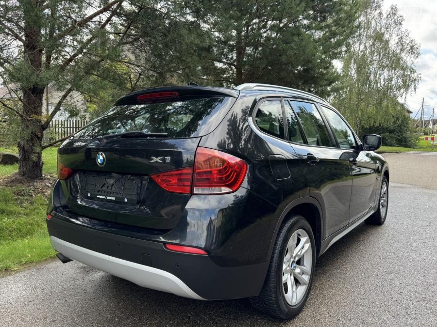 Black BMW X1 2011 in Marijampole, with an engine capacity of 2.00 L and mileage of 338 thousand km for 4999 €, photo 4 on AUTOMOTO.COM.LV