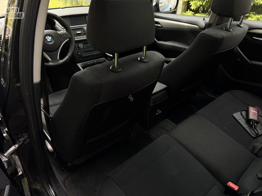 Black BMW X1 2011 in Marijampole, with an engine capacity of 2.00 L and mileage of 338 thousand km for 4999 €, photo 8 on AUTOMOTO.COM.LV
