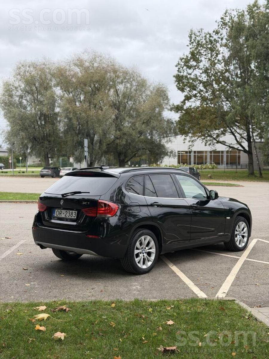 Melns BMW X1 2011 Bauska, ar dzinēja tilpumu 2.00 L un nobraukumu 290 tūkst. km par 7390 €, foto 3 vietnē AUTOMOTO.COM.LV