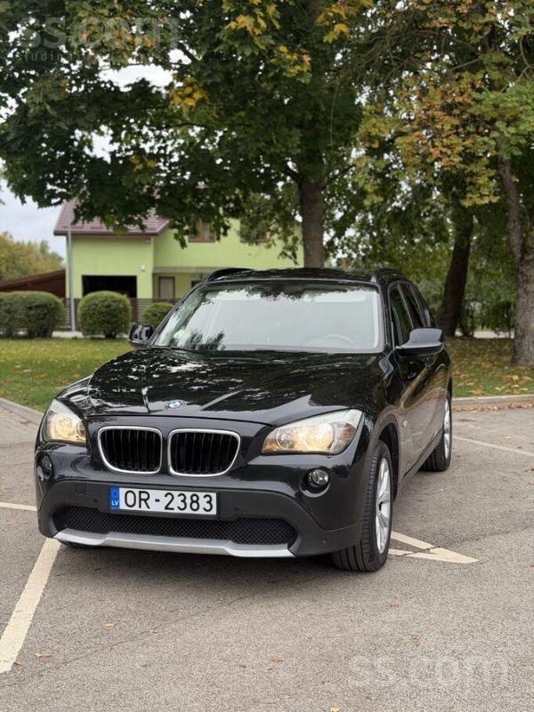 Black BMW X1 2011 in Bauska, with an engine capacity of 2.00 L and mileage of 290 thousand km for 7390 €, photo 4 on AUTOMOTO.COM.LV