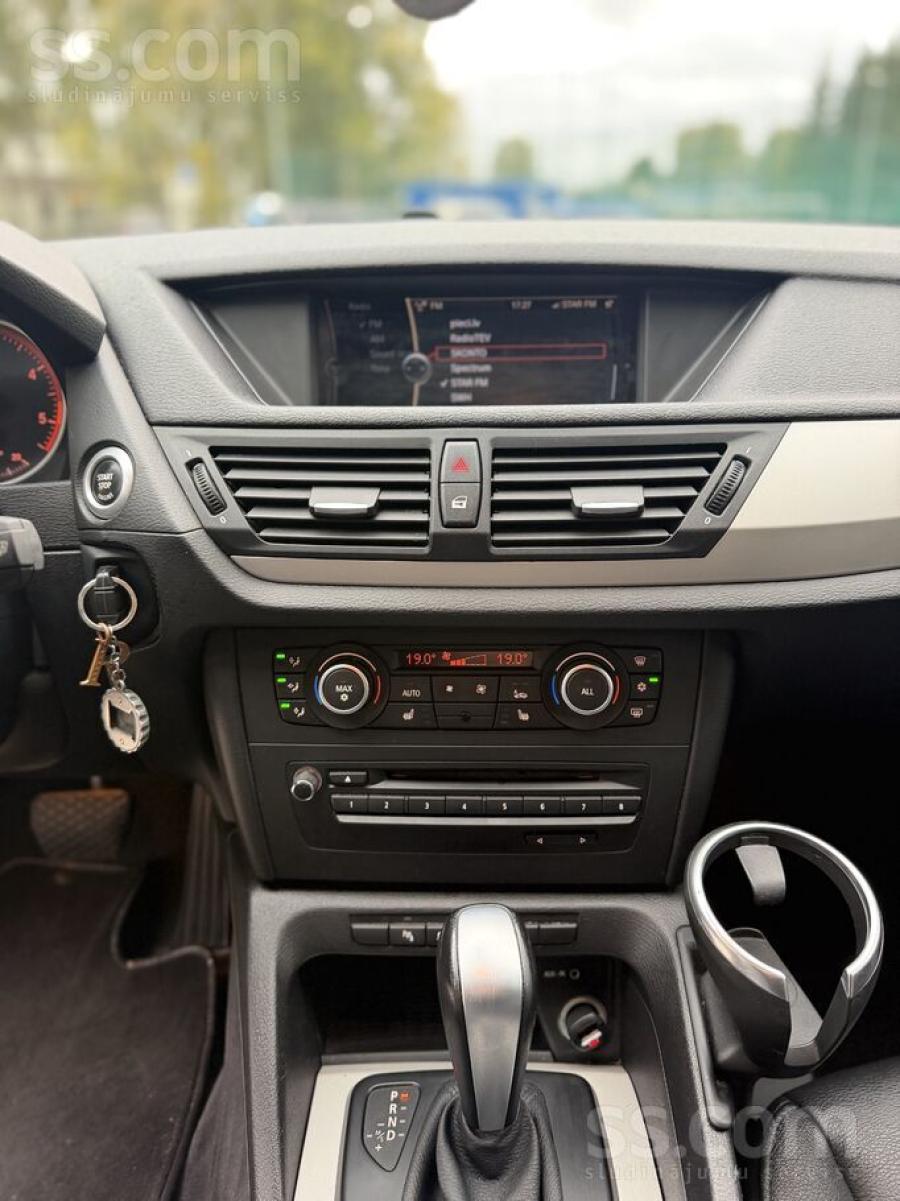 Melns BMW X1 2011 Bauska, ar dzinēja tilpumu 2.00 L un nobraukumu 290 tūkst. km par 7390 €, foto 7 vietnē AUTOMOTO.COM.LV