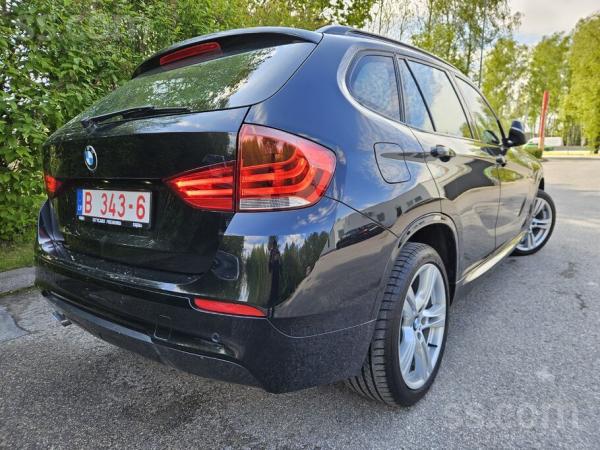 Black BMW X1 2012 in Riga, with an engine capacity of 2.00 L and mileage of 0 thousand km for 10450 €, photo 4 on AUTOMOTO.COM.LV