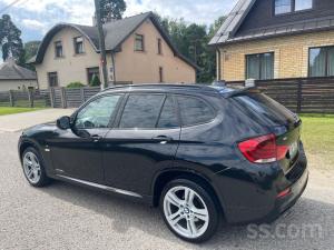 Black BMW X1 2012 in Riga, with an engine capacity of 2.00 L and mileage of 217 thousand km for 7650 €, photo 2 on AUTOMOTO.COM.LV