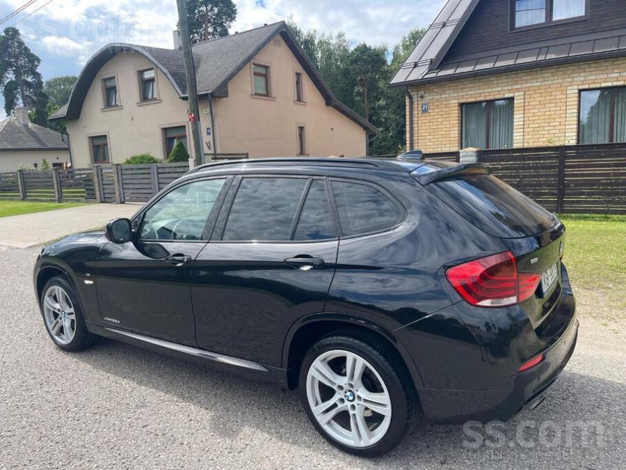 Black BMW X1 2012 in Riga, with an engine capacity of 2.00 L and mileage of 217 thousand km for 7650 €, photo 2 on AUTOMOTO.COM.LV