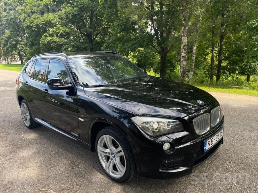 Black BMW X1 2012 in Riga, with an engine capacity of 2.00 L and mileage of 217 thousand km for 7650 €, photo 4 on AUTOMOTO.COM.LV