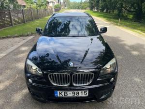Black BMW X1 2012 in Riga, with an engine capacity of 2.00 L and mileage of 217 thousand km for 7650 €, photo 5 on AUTOMOTO.COM.LV