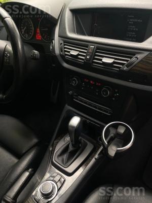 Black BMW X1 2012 in Riga, with an engine capacity of 2.00 L and mileage of 217 thousand km for 7650 €, photo 12 on AUTOMOTO.COM.LV