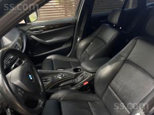 Black BMW X1 2012 in Riga, with an engine capacity of 2.00 L and mileage of 217 thousand km for 7650 €, photo 14 on AUTOMOTO.COM.LV