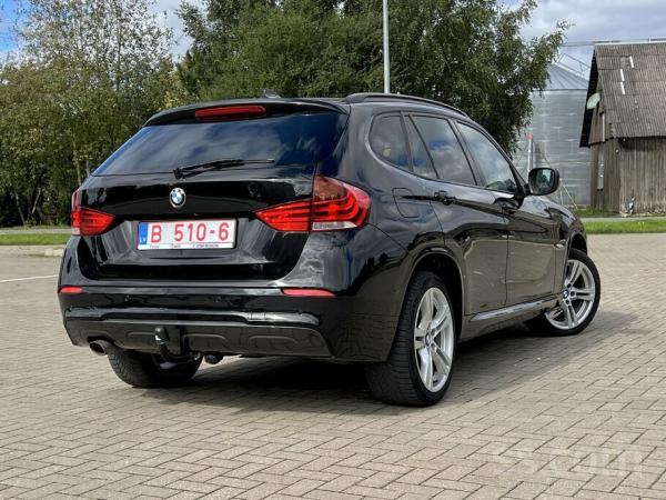 Black BMW X1 2012 in Cesis, with an engine capacity of 2.00 L and mileage of 224 thousand km for 10800 €, photo 4 on AUTOMOTO.COM.LV