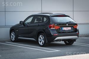 Black BMW X1 2012 in Riga, with an engine capacity of 2.00 L and mileage of 0 thousand km for 8250 €, photo 6 on AUTOMOTO.COM.LV