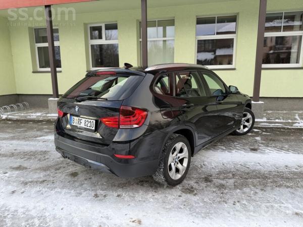 Black BMW X1 2012 in Cesis, with an engine capacity of 2.00 L and mileage of 212 thousand km for 8990 €, photo 4 on AUTOMOTO.COM.LV