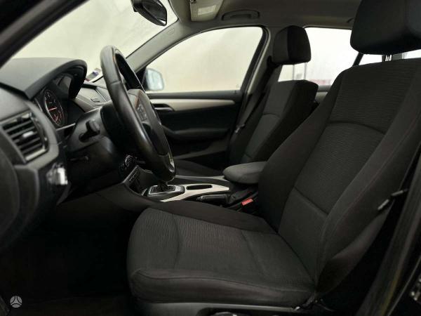 Black BMW X1 2012 in Vilnius, with an engine capacity of 2.00 L and mileage of 170 thousand km for 7490 €, photo 9 on AUTOMOTO.COM.LV