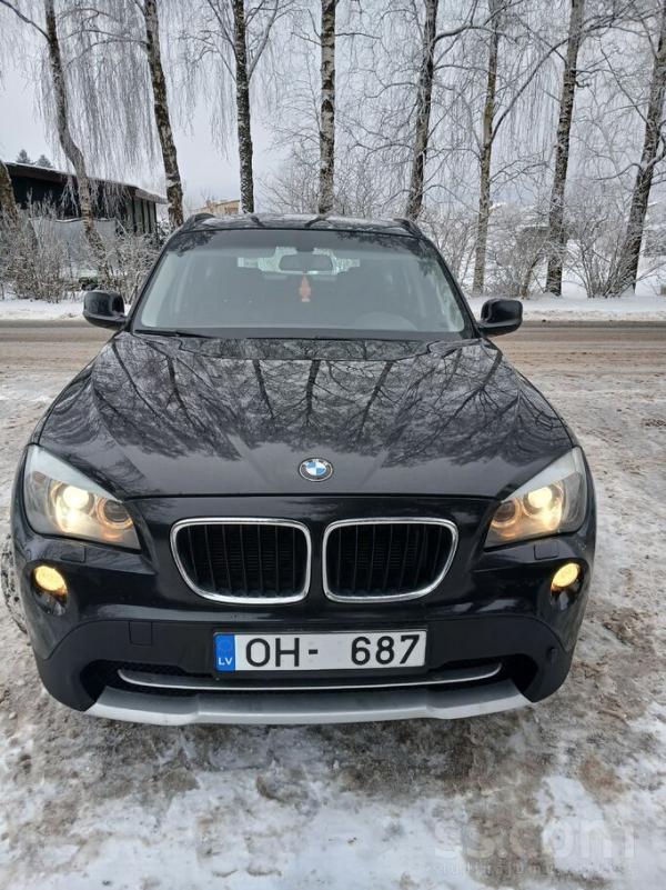 Black BMW X1 2012 in Riga, with an engine capacity of 2.00 L and mileage of 350 thousand km for 5500 €, photo 1 on AUTOMOTO.COM.LV
