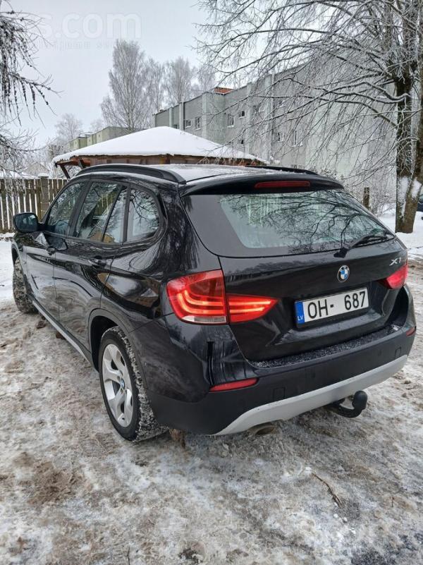 Black BMW X1 2012 in Riga, with an engine capacity of 2.00 L and mileage of 350 thousand km for 5500 €, photo 5 on AUTOMOTO.COM.LV