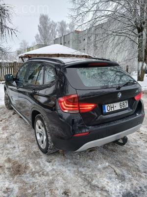 Black BMW X1 2012 in Riga, with an engine capacity of 2.00 L and mileage of 350 thousand km for 5500 €, photo 5 on AUTOMOTO.COM.LV