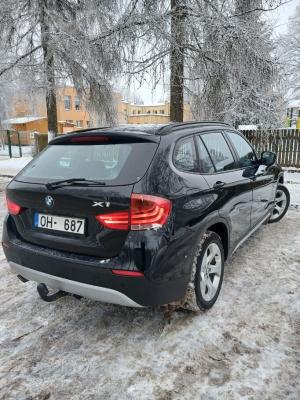 Black BMW X1 2012 in Riga, with an engine capacity of 2.00 L and mileage of 350 thousand km for 5500 €, photo 7 on AUTOMOTO.COM.LV