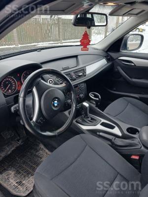 Black BMW X1 2012 in Riga, with an engine capacity of 2.00 L and mileage of 350 thousand km for 5500 €, photo 10 on AUTOMOTO.COM.LV