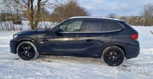 Black BMW X1 2012 in Jelgava, with an engine capacity of 2.00 L and mileage of 284 thousand km for 8800 €, photo 3 on AUTOMOTO.COM.LV