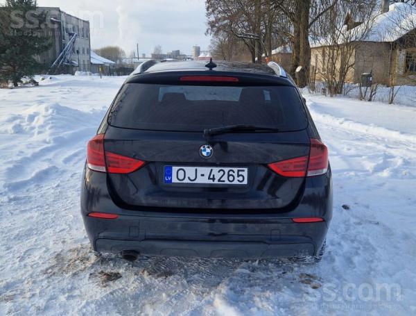 Black BMW X1 2012 in Jelgava, with an engine capacity of 2.00 L and mileage of 284 thousand km for 8800 €, photo 6 on AUTOMOTO.COM.LV
