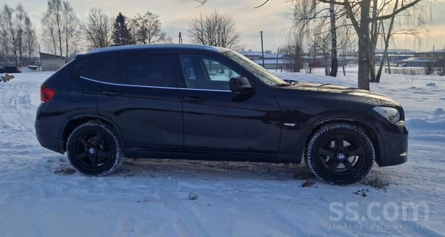 Black BMW X1 2012 in Jelgava, with an engine capacity of 2.00 L and mileage of 284 thousand km for 8800 €, photo 8 on AUTOMOTO.COM.LV