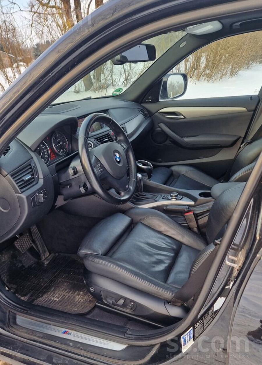 Black BMW X1 2012 in Jelgava, with an engine capacity of 2.00 L and mileage of 284 thousand km for 8800 €, photo 18 on AUTOMOTO.COM.LV