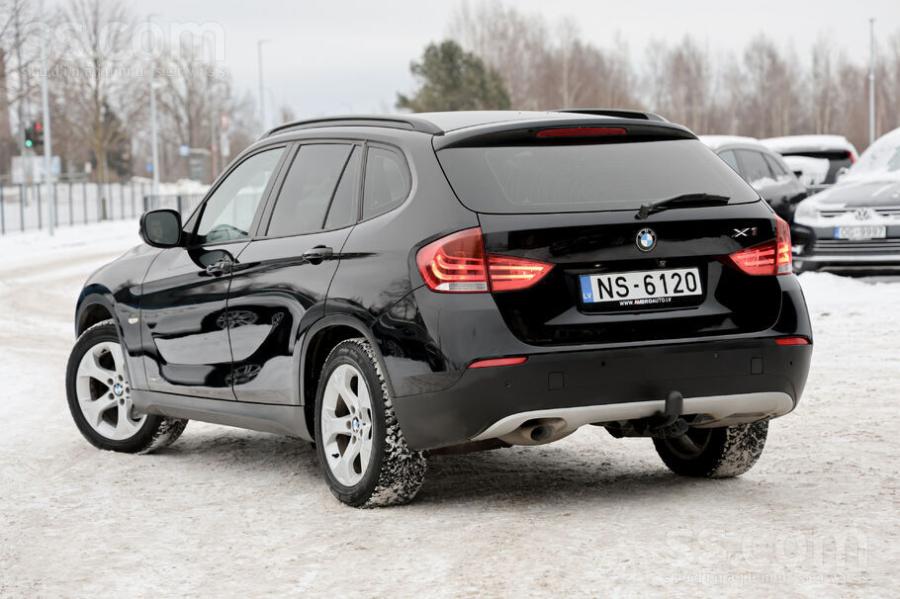 Melns BMW X1 2012 Jelgava, ar dzinēja tilpumu 2.00 L un nobraukumu 0 tūkst. km par 7850 €, foto 7 vietnē AUTOMOTO.COM.LV