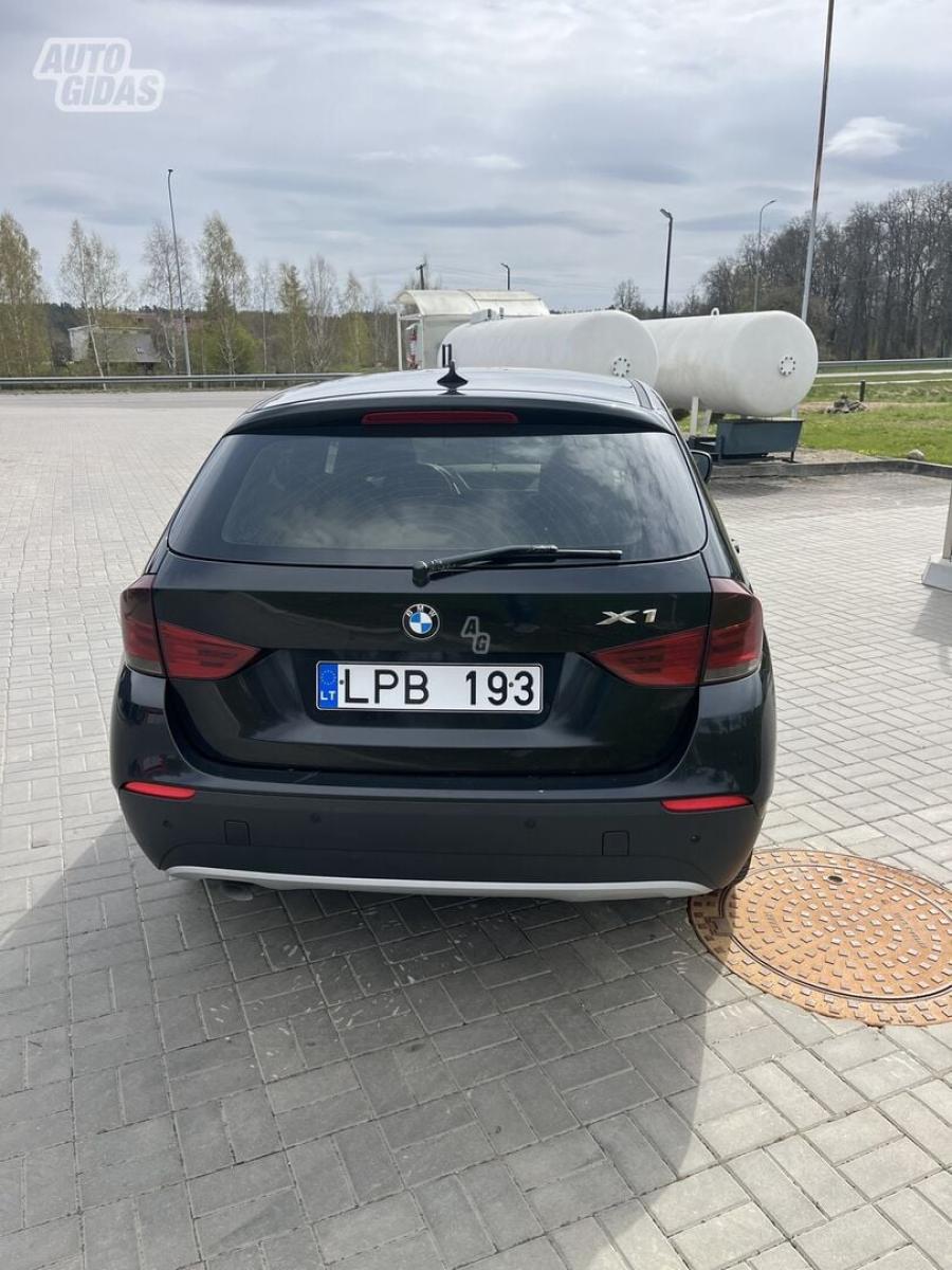 Black BMW X1 2012 in Kaunas, with an engine capacity of 2.00 L and mileage of 374 thousand km for 6500 €, photo 7 on AUTOMOTO.COM.LV