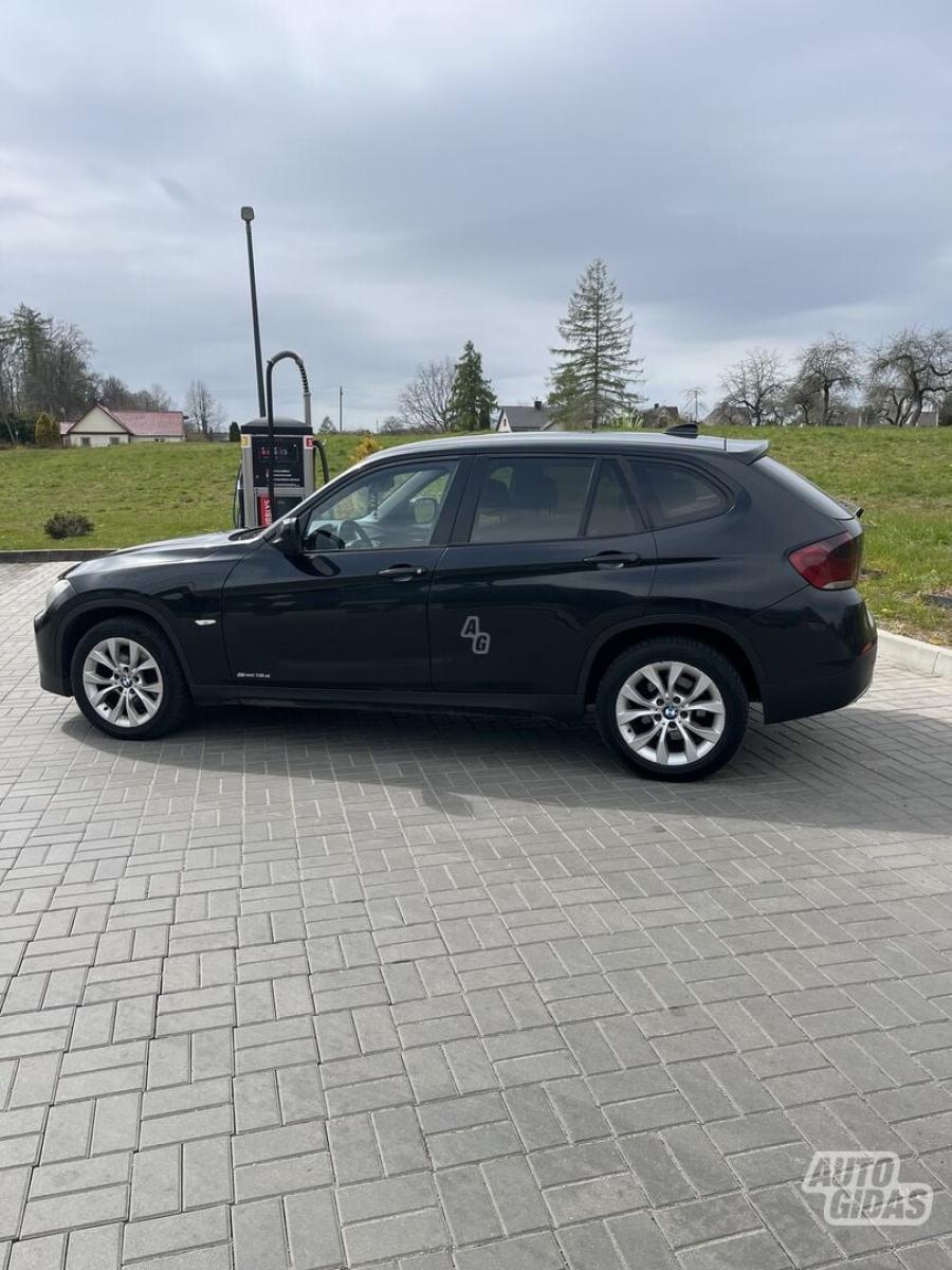 Black BMW X1 2012 in Kaunas, with an engine capacity of 2.00 L and mileage of 374 thousand km for 6500 €, photo 8 on AUTOMOTO.COM.LV