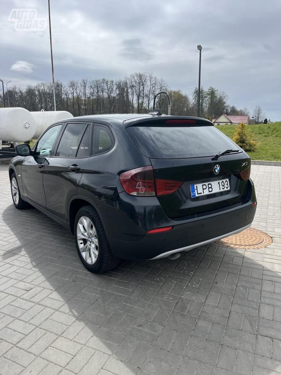 Black BMW X1 2012 in Kaunas, with an engine capacity of 2.00 L and mileage of 374 thousand km for 6500 €, photo 9 on AUTOMOTO.COM.LV