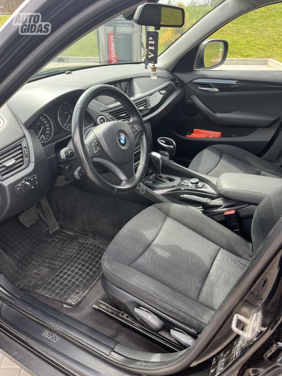 Black BMW X1 2012 in Kaunas, with an engine capacity of 2.00 L and mileage of 374 thousand km for 6500 €, photo 11 on AUTOMOTO.COM.LV