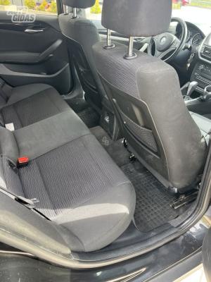 Black BMW X1 2012 in Kaunas, with an engine capacity of 2.00 L and mileage of 374 thousand km for 6500 €, photo 13 on AUTOMOTO.COM.LV