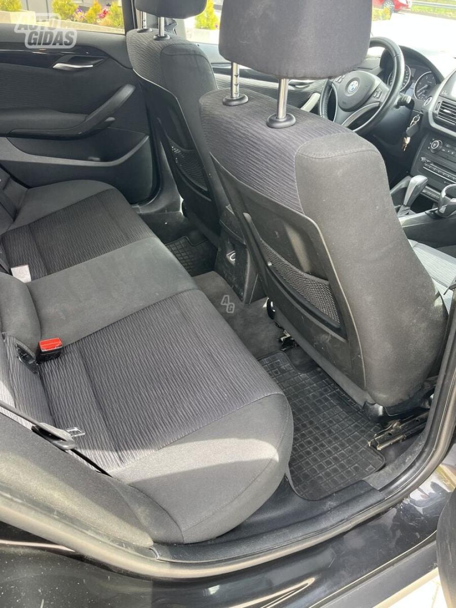 Black BMW X1 2012 in Kaunas, with an engine capacity of 2.00 L and mileage of 374 thousand km for 6500 €, photo 13 on AUTOMOTO.COM.LV