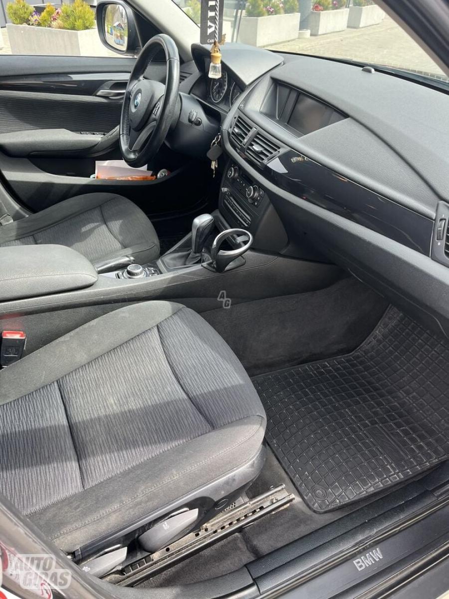 Black BMW X1 2012 in Kaunas, with an engine capacity of 2.00 L and mileage of 374 thousand km for 6500 €, photo 14 on AUTOMOTO.COM.LV