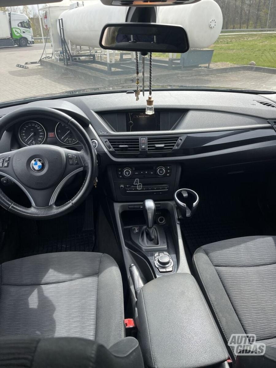 Black BMW X1 2012 in Kaunas, with an engine capacity of 2.00 L and mileage of 374 thousand km for 6500 €, photo 16 on AUTOMOTO.COM.LV