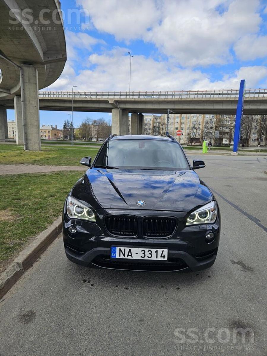 Black BMW X1 2012 in Riga, with an engine capacity of 2.00 L and mileage of 278 thousand km for 12498 €, photo 8 on AUTOMOTO.COM.LV