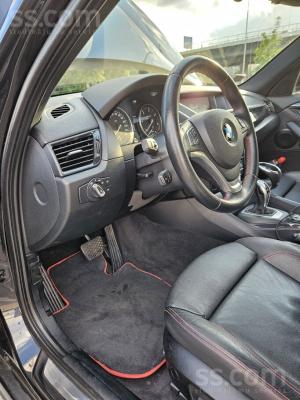 Black BMW X1 2012 in Riga, with an engine capacity of 2.00 L and mileage of 278 thousand km for 12498 €, photo 13 on AUTOMOTO.COM.LV